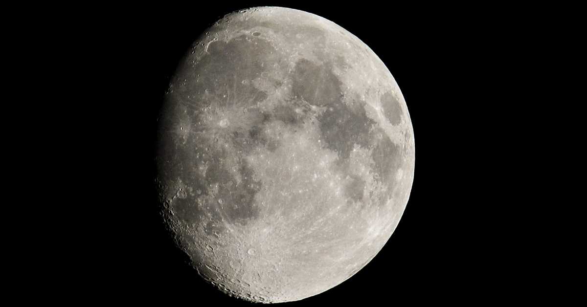 Watch Two Meteorites Smash Into the Moon