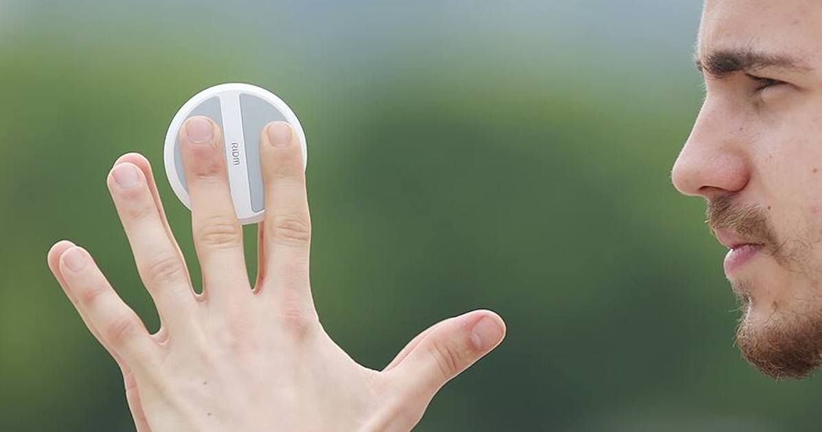 This Tiny Portable Device Measures and Analyzes Your Body Compositions