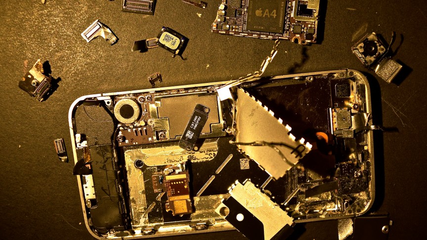 Here's a Close Up Look of What Causes Smartphone Batteries to Explode