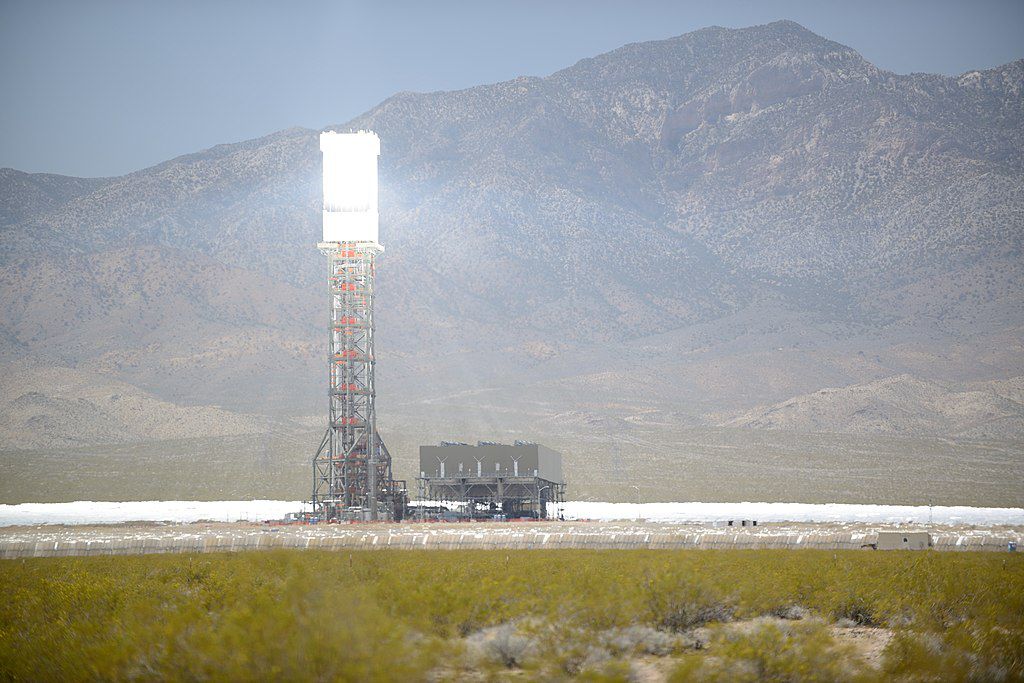 Harnessing the Power of the Sun: How Solar Power Plants Work | IE