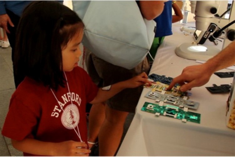 Lifesaving origami microscope costs just 50 cents