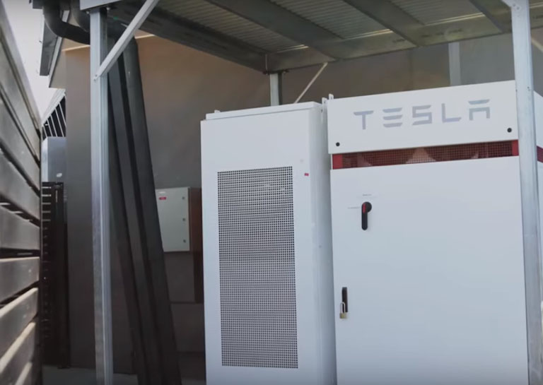 Australian School Tries Out Tesla's Powerpack and Inverter System