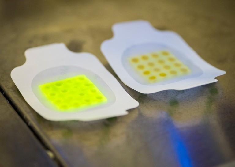 These Color-Changing Bandages Indicate Infections