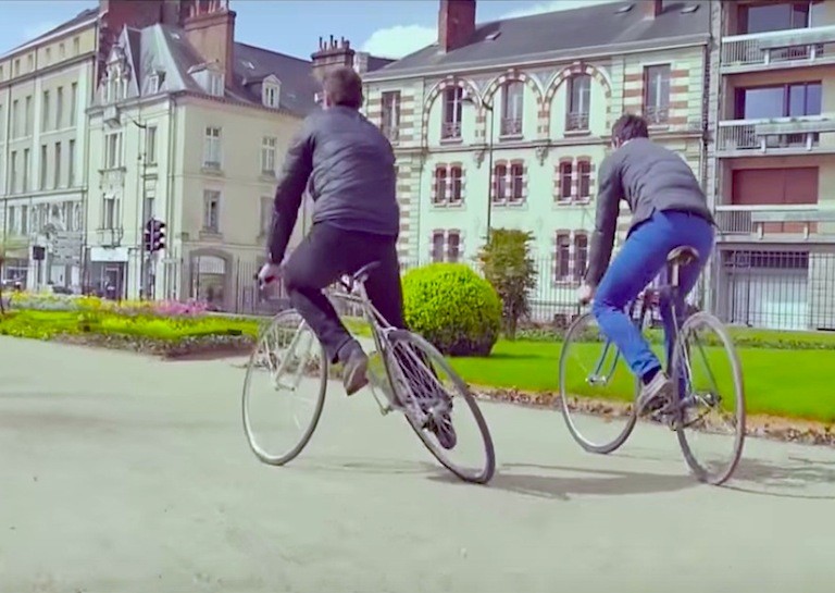 Bizarre Bicycle Twists in the Middle to Make for an Interesting Ride