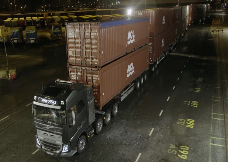 Single Volvo Truck Manages to Tow 750 Tonnes