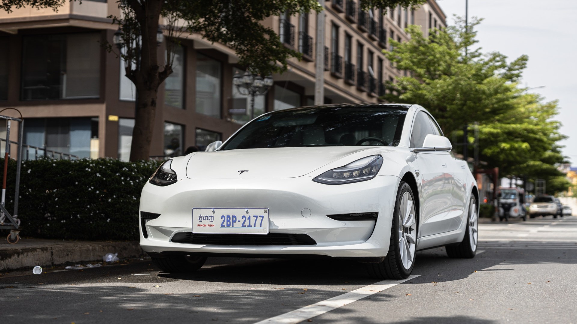 Tesla reportedly fired an employee for showing a crash caused by FSD on ...