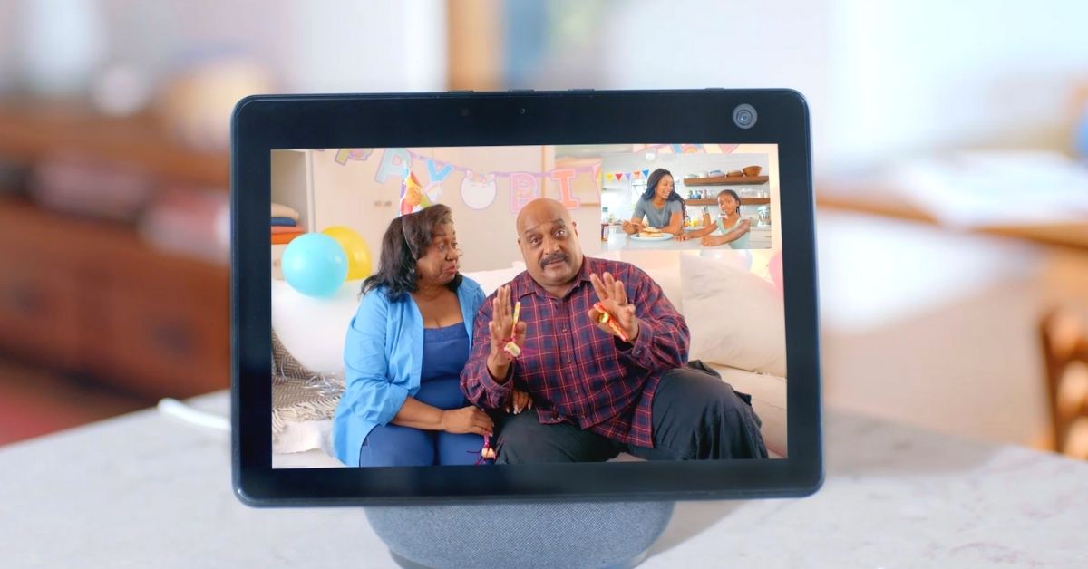 Amazon Echo 10 - HD Screen Automatically Follows Users? | IE