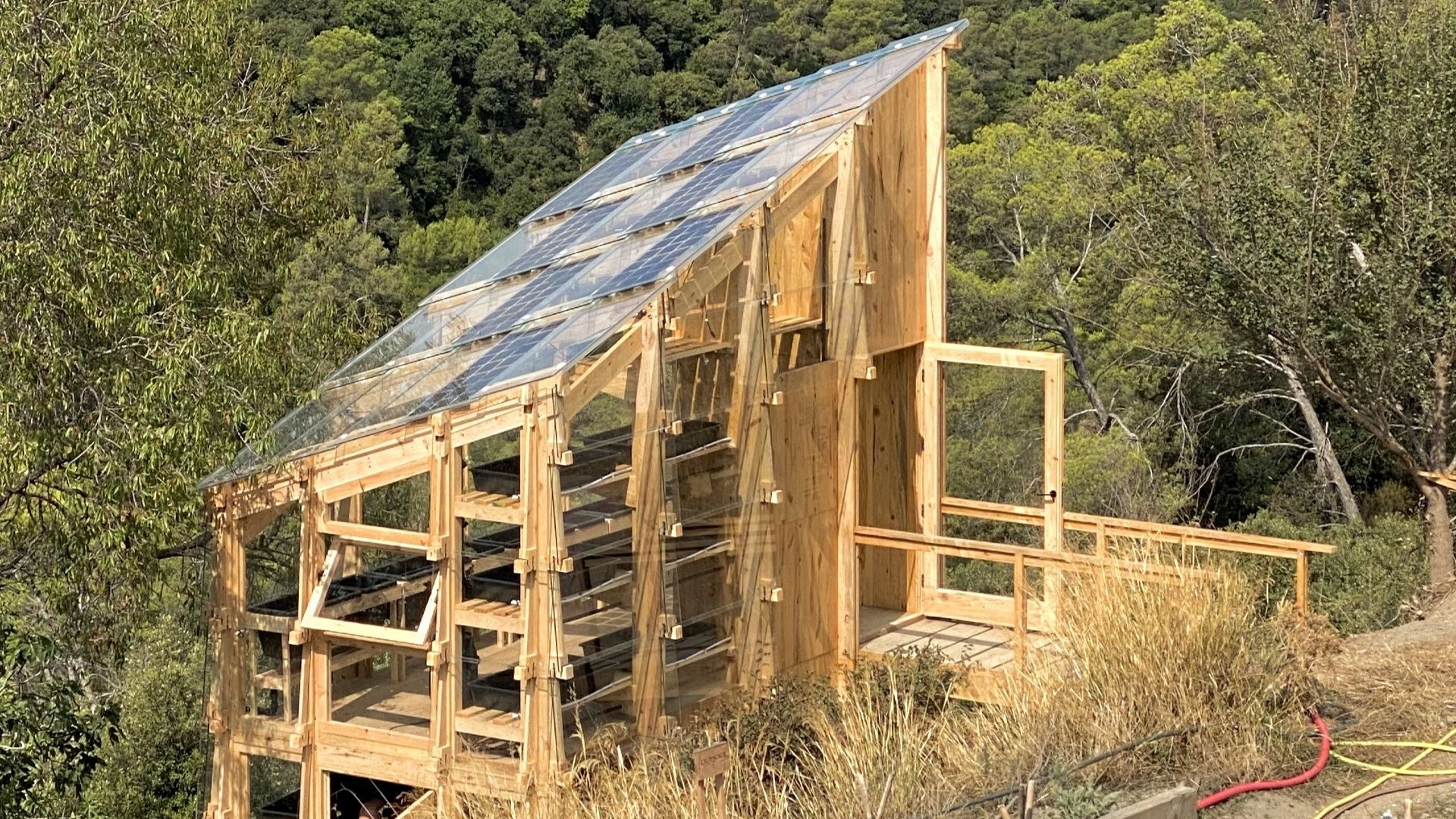 A new greenhouse can create solar power with no bad gases