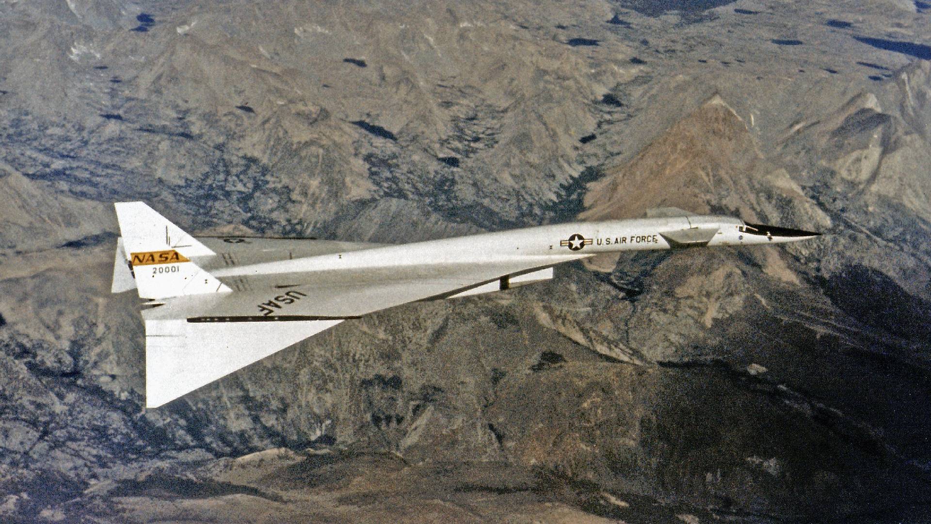 NASA XB-70 Valkyrie bomber jet can fly to 70,000 feet at Mach 3