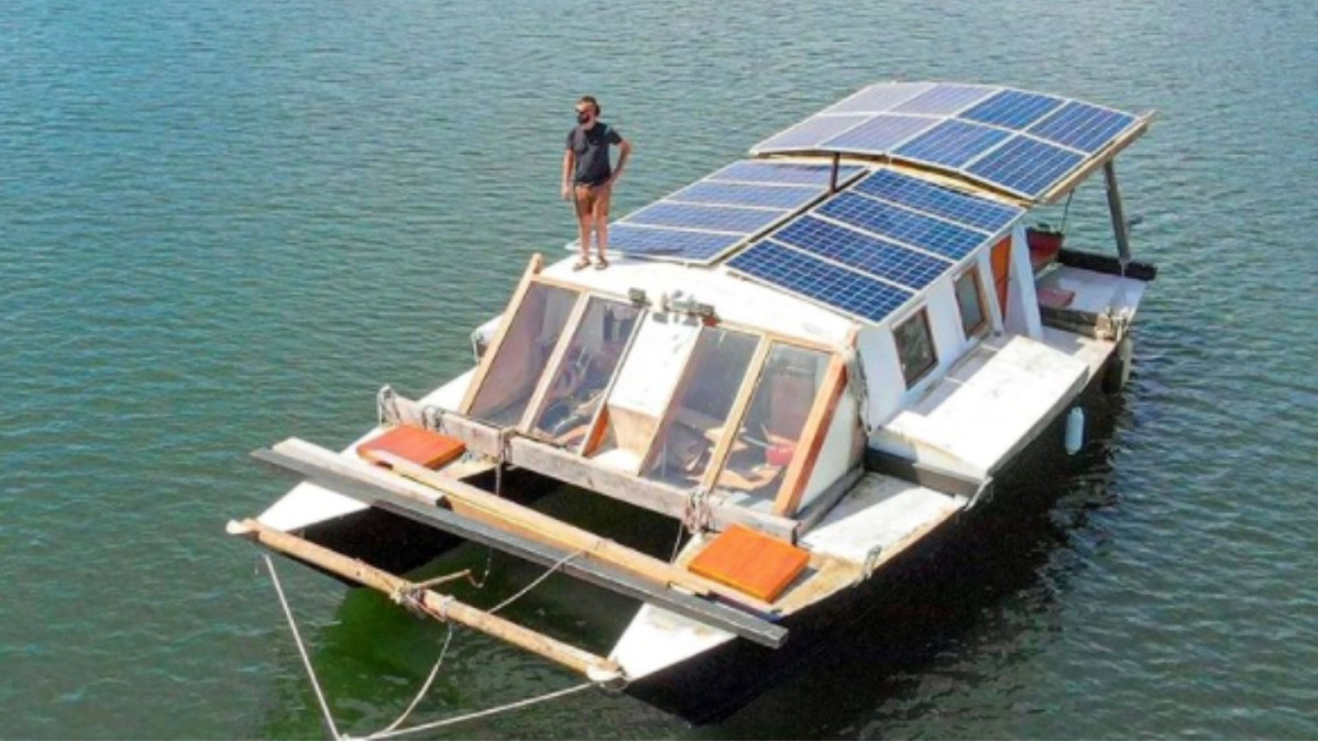Un velero de los 70 obtuvo una nueva vida como casa flotante con ...