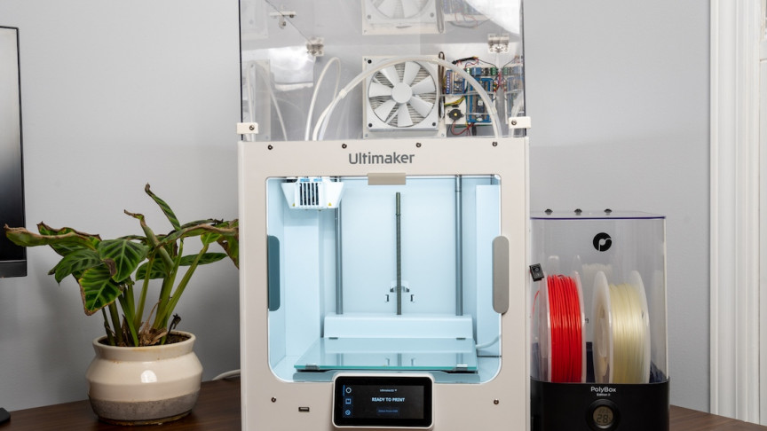 Engineer Builds Coolest Air Filtration System for his 3D Printer