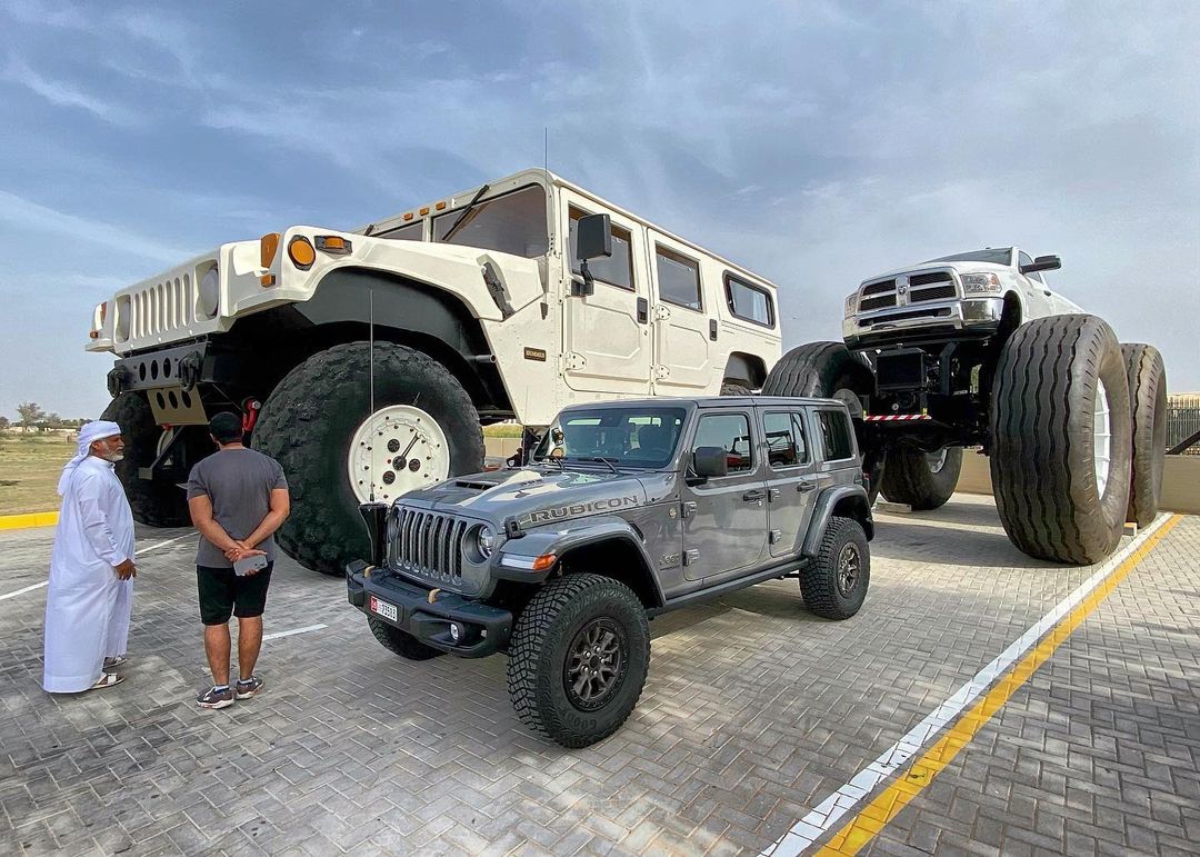 Hummer H1 X3: The World's Largest Hummer H1 is a two-story building on ...