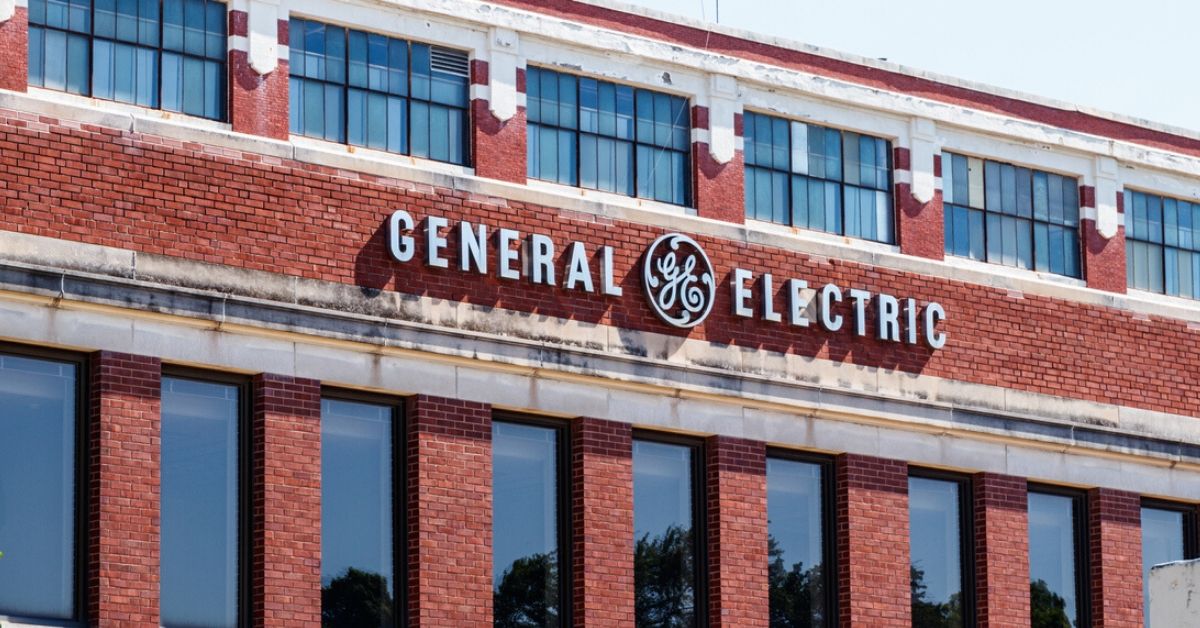 General Electric Workers Protest Because They Want to Make Ventilators