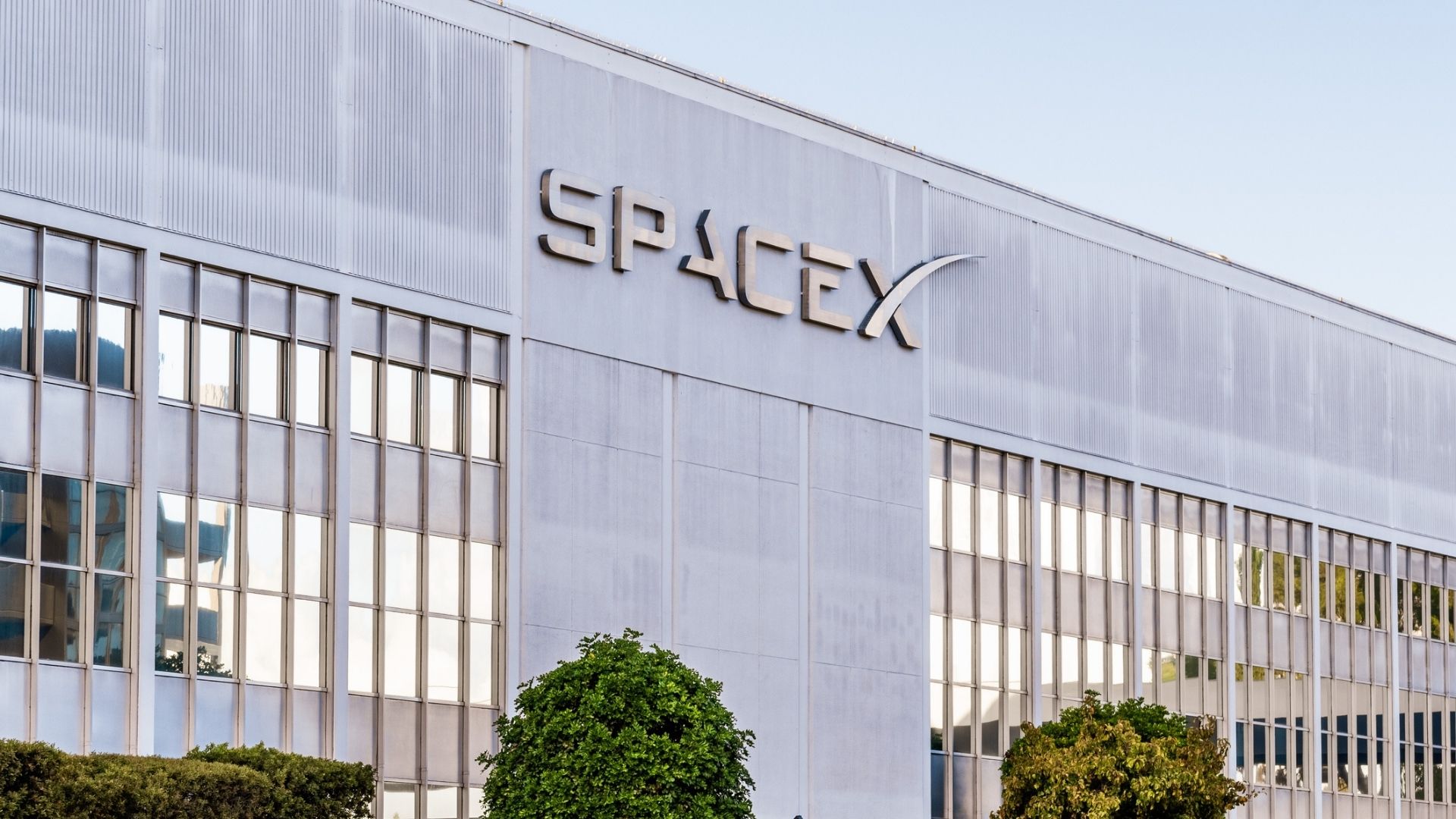 SpaceX Engineer Sold Insider Trading Tips For Bitcoin on Dark Web | IE