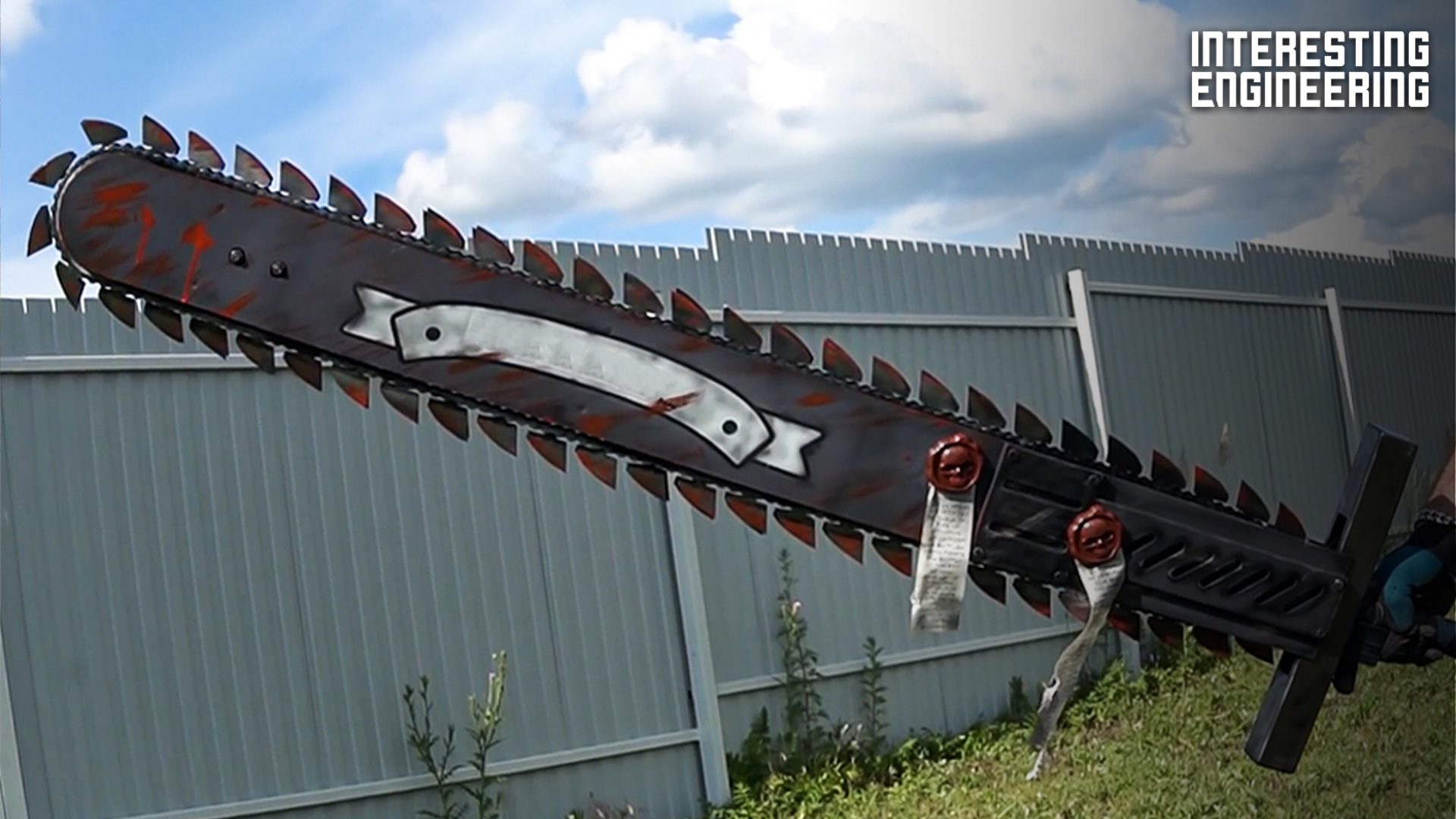 Here's How to Make Your Very Own 40K-inspired Chainsword